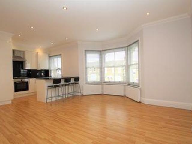 2 Bedrooms Maisonette for rent in Gordon Hill, Enfield EN2