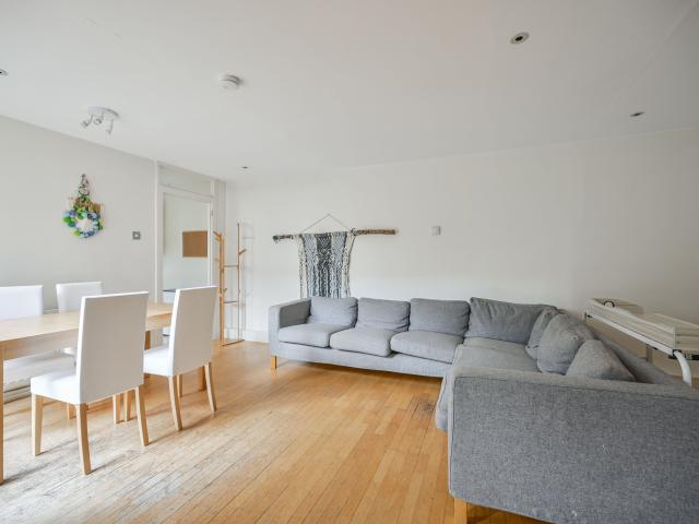 2 Bedrooms Maisonette for Rent in Garnet St | Foxtons