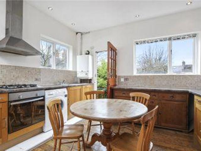 2 Bedrooms Maisonette for rent in Eynham Road, London W12