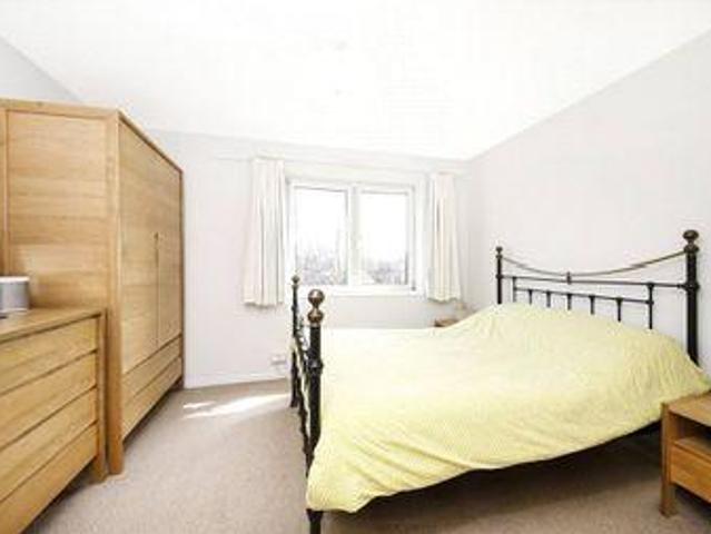 2 Bedrooms Maisonette for rent in Knights Close, London E9