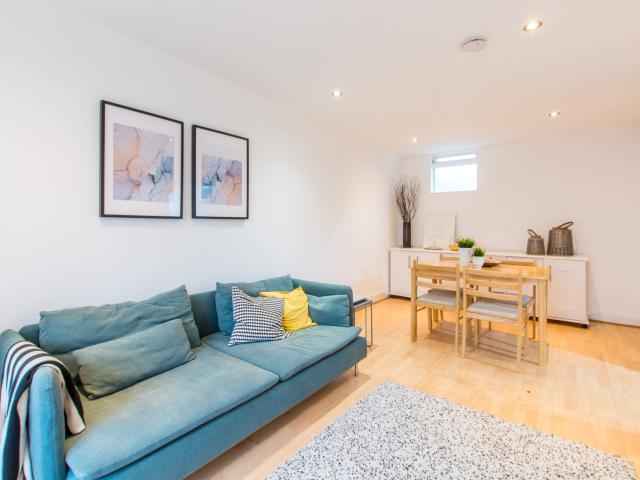 2 Bedrooms Maisonette for Rent in Kimberley Gardens | Foxtons