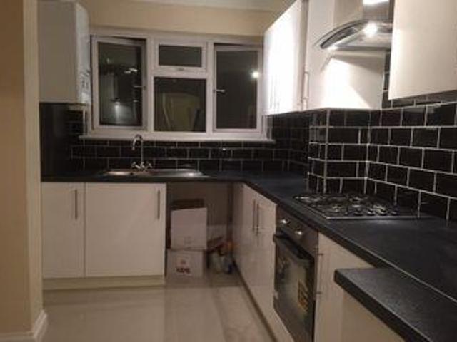2 Bedrooms Maisonette for rent in Liberty Avenue, Colliers Wood SW19