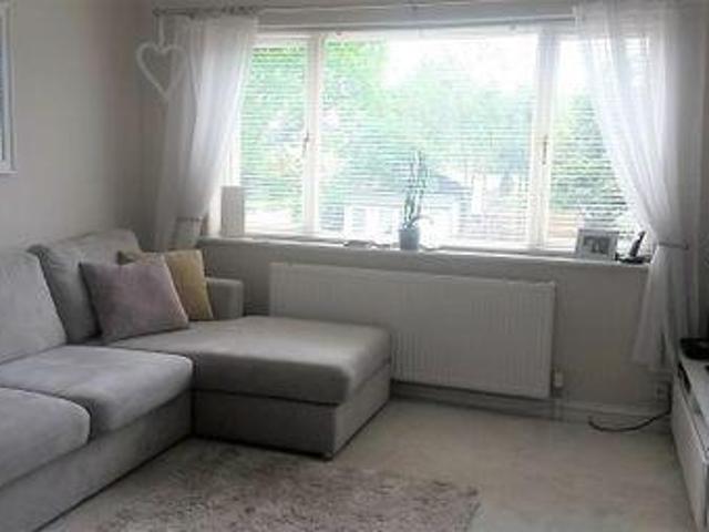 2 Bedrooms Maisonette for rent in Monks Road, Windsor SL4