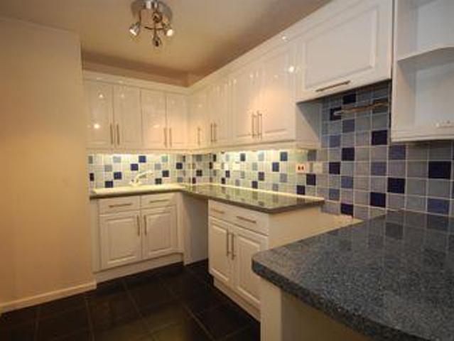 2 Bedrooms Maisonette for rent in Malvern Drive, Warmley, Bristol BS30