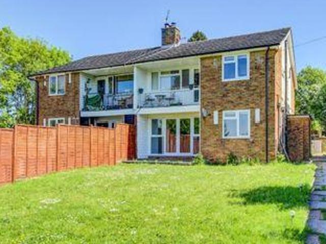 2 Bedrooms Maisonette for rent in Merlin Court, Alton GU34