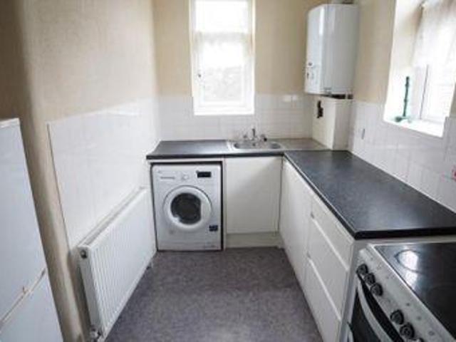 2 Bedrooms Maisonette for rent in Myddelton Avenue, Enfield EN1