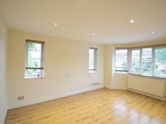 2 Bedrooms Maisonette for rent in Nether Street, London N3