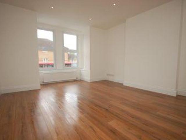 2 Bedrooms Maisonette for rent in South Street, Romford RM1