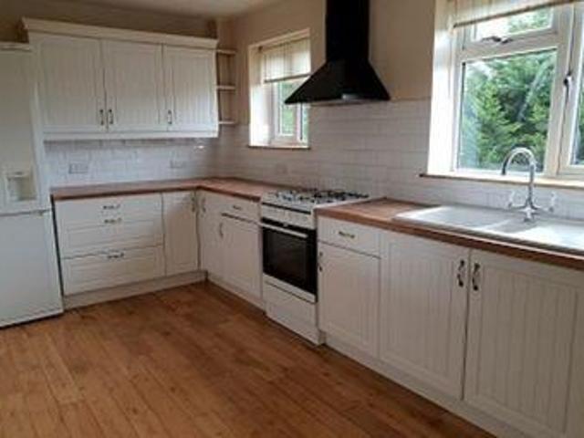 2 Bedrooms Maisonette for rent in St. Marys Road, Cheshunt, Waltham Cross EN8