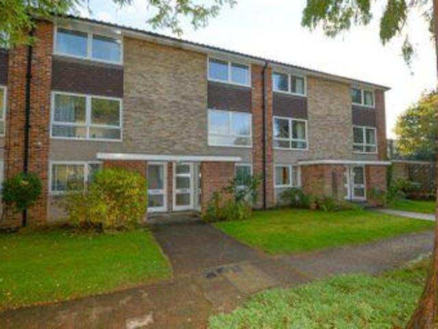2 Bedrooms Maisonette for rent in Priory Close, Walton On Thames KT12
