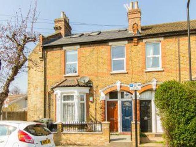 2 Bedrooms Maisonette for rent in Ringwood Road, Walthamstow E17