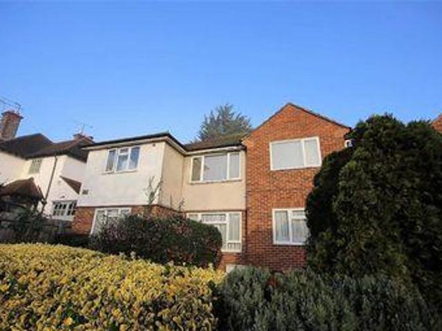 2 Bedrooms Maisonette for rent in Russell Road, Buckhurst Hill, Essex IG9