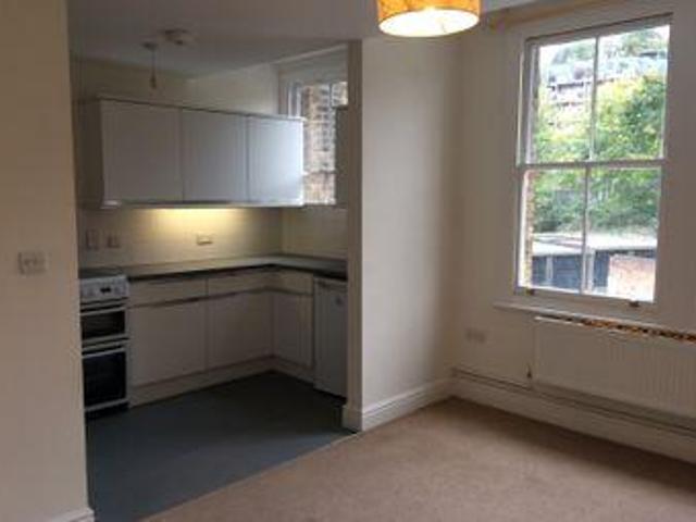 2 Bedrooms Maisonette for rent in Woodlands Park Road, London SE10