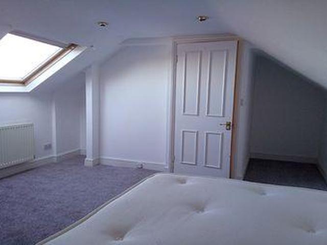 2 Bedrooms Maisonette for rent in Wellington Gardens, Charlton SE7