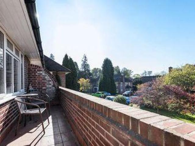 2 Bedrooms Maisonette for rent in The Glen, Northwood HA6
