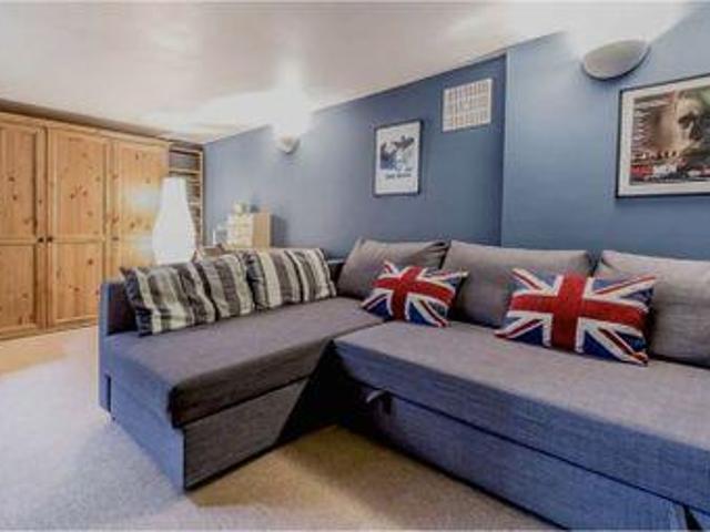 2 Bedrooms Maisonette for sale in 69 Babington Road, Streatham SW16