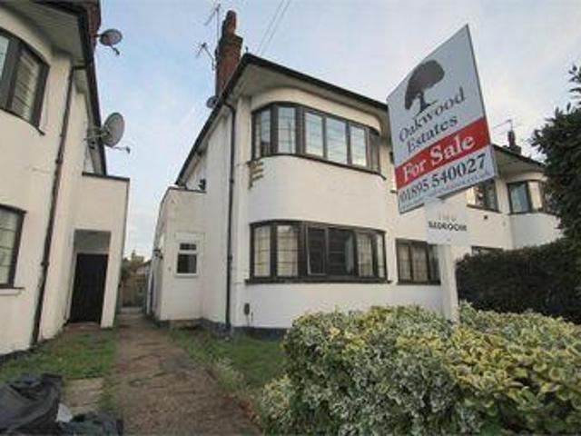 2 Bedrooms Maisonette for sale in 6 Swan Court, Swan Road, West Drayton, Middlesex UB7