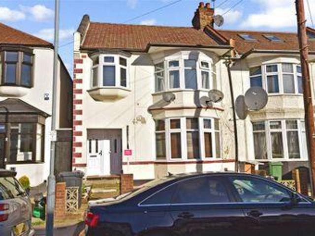 2 Bedrooms Maisonette for sale in Cowley Road, Ilford, Essex IG1
