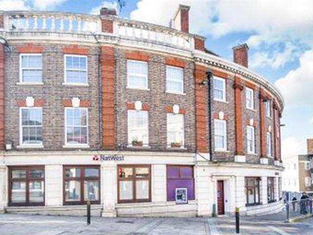 2 Bedrooms Maisonette for sale in Church Street, Leatherhead KT22