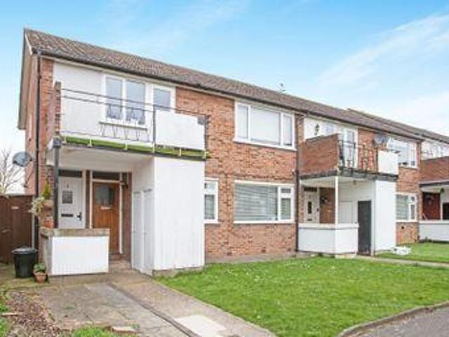 2 Bedrooms Maisonette for sale in Ashdown Walk, Romford RM7