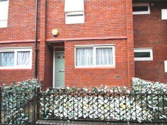 2 Bedrooms Maisonette for sale in Austin Road, Hayes, Middlesex UB3