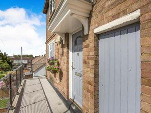 2 Bedrooms Maisonette for sale in Bastable Avenue, Barking IG11