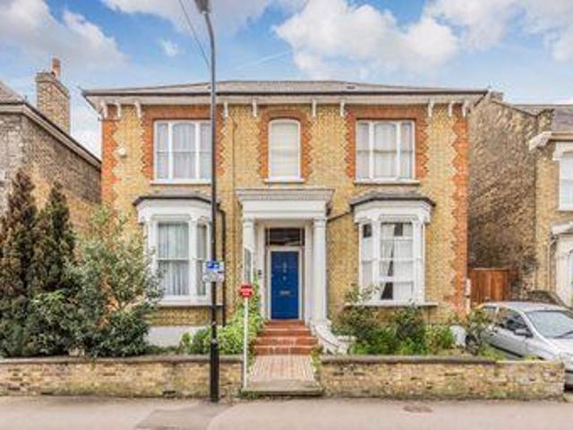 2 Bedrooms Maisonette for sale in Grange Park Road, London E10