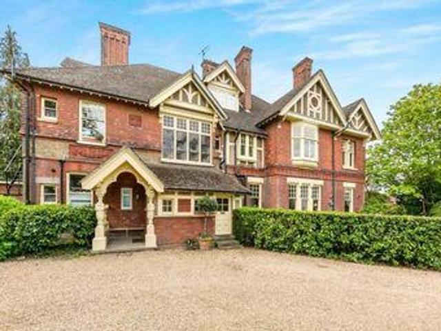 2 Bedrooms Maisonette for sale in Guildford, Surrey, United Kingdom GU1