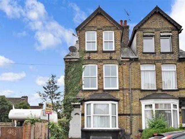 2 Bedrooms Maisonette for sale in Douglas Road, Maidstone, Kent ME16