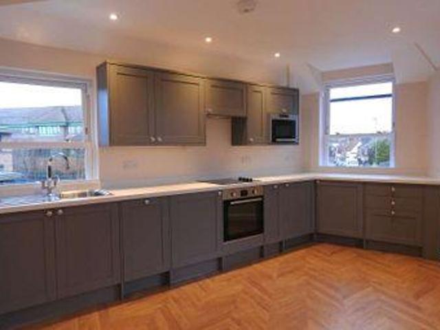 2 Bedrooms Maisonette for sale in Kingston Road, Leatherhead KT22