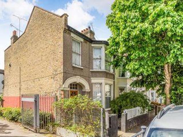 2 Bedrooms Maisonette for sale in Huxley Road, London E10