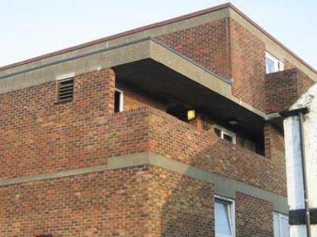 2 Bedrooms Maisonette for sale in Llanover Road, Woolwich Common, London SE18