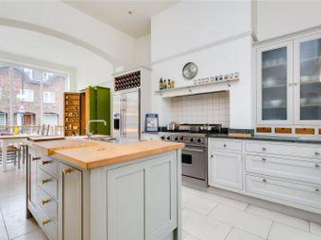 2 Bedrooms Maisonette for sale in Moore Park Road, London SW6