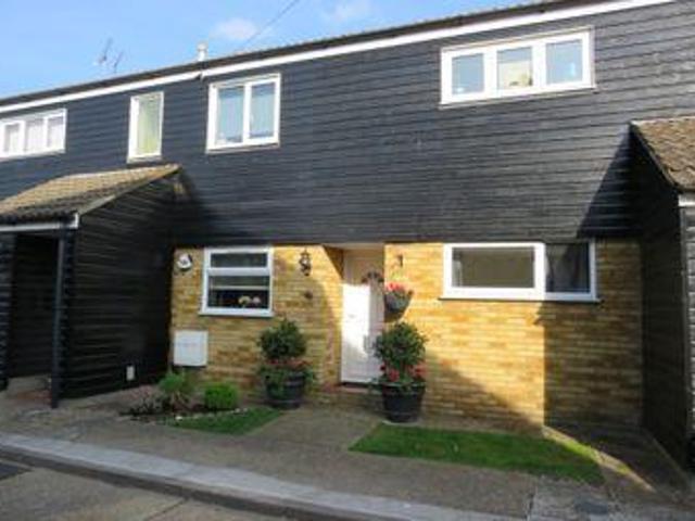 2 Bedrooms Maisonette for sale in Maytree Close, Rainham RM13