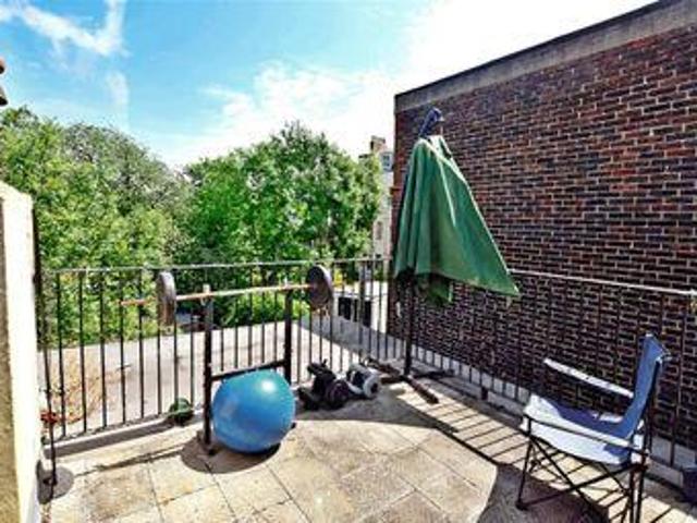 2 Bedrooms Maisonette for sale in Millers Road, Brighton, East Sussex BN1
