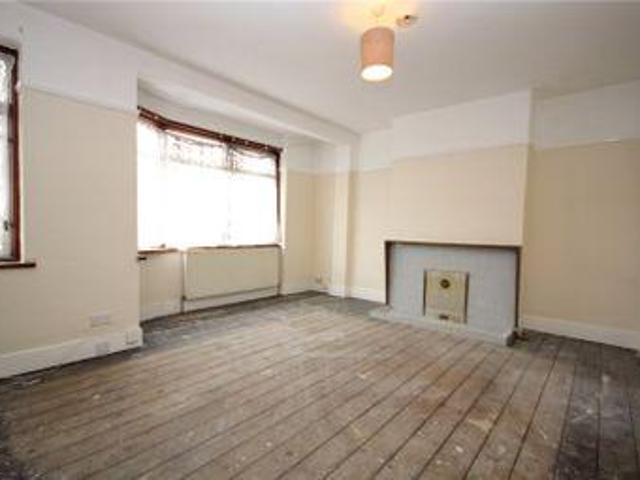 2 Bedrooms Maisonette for sale in Squirrels Heath Lane, Romford RM2