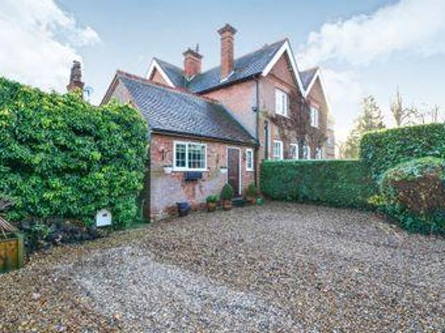 2 Bedrooms Maisonette for sale in Ponsbourne Park, Newgate Street, Hertford SG13