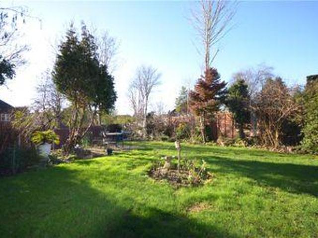 2 Bedrooms Maisonette for sale in Roman Way, Farnham, Surrey GU9