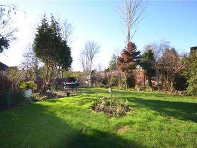 2 Bedrooms Maisonette for sale in Roman Way, Farnham, Surrey GU9