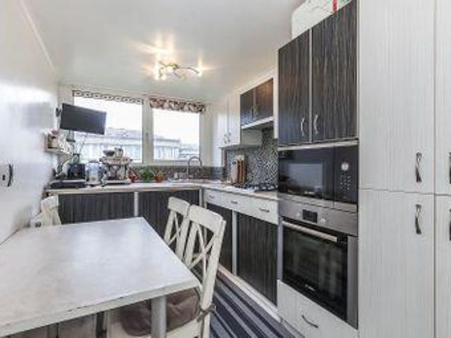 2 Bedrooms Maisonette for sale in Ray Lodge Road, Woodford Green, Essex IG8