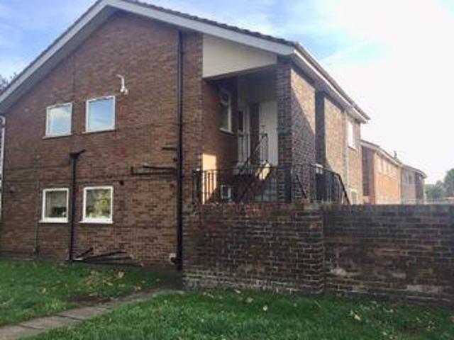 2 Bedrooms Maisonette for sale in Raglan Close, Castleford WF10