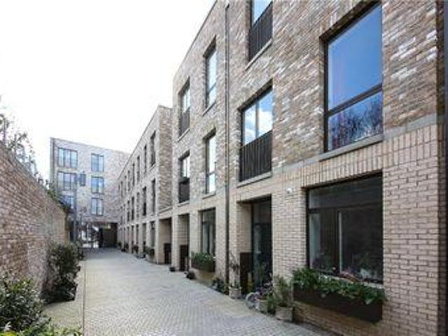 2 Bedrooms Maisonette for sale in Reading Lane, London E8