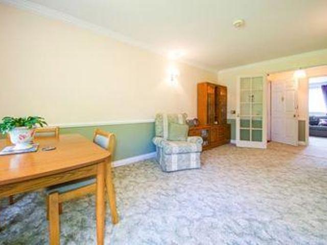 2 Bedrooms Maisonette for sale in Regency Court, 105 Park Avenue, Enfield EN1