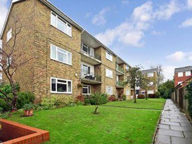 2 Bedrooms Maisonette for sale in Rushams Road, Horsham, West Sussex RH12