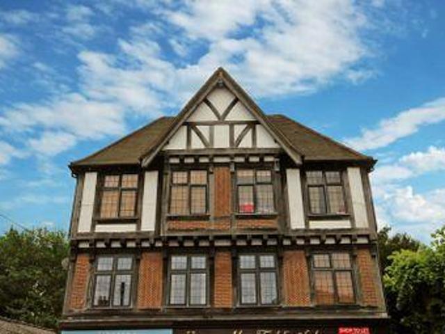 2 Bedrooms Maisonette for sale in Walton Street, Walton On The Hill, Tadworth, Surrey. KT20