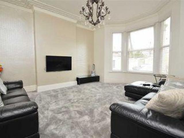 2 Bedrooms Maisonette for sale in Wellesley Road, Ilford, Essex IG1