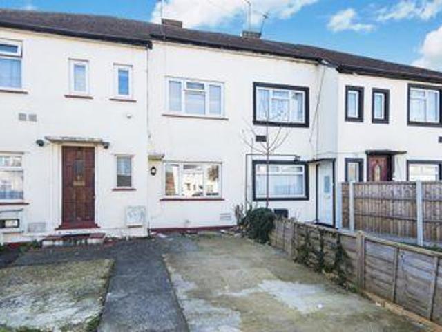 2 Bedrooms Maisonette for sale in The Crescent, Harlington, Hayes UB3