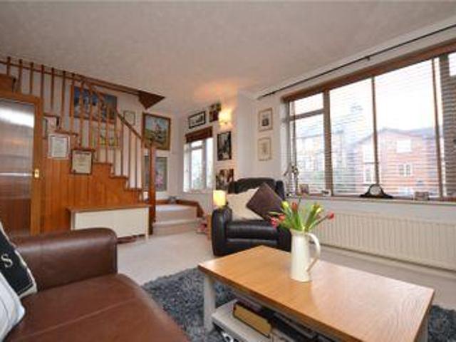 2 Bedrooms Maisonette for sale in The Elms, Friern Park, North Finchley, London N12