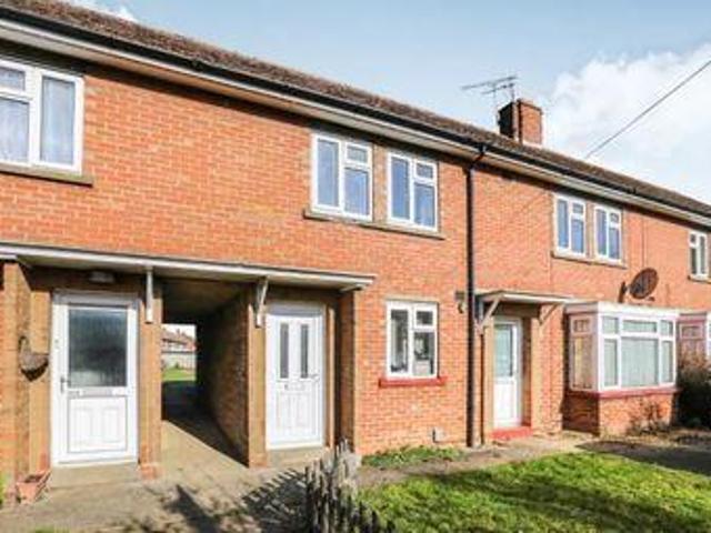2 Bedrooms Maisonette for sale in Trinity Road, Stotfold, Hitchin, Bedfordshire SG5