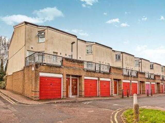 2 Bedrooms Maisonette for sale in Vanguard Close, Croydon CR0